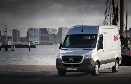 Mercedes-Benz Sprinter L2H2 returns stronger than before | Avis